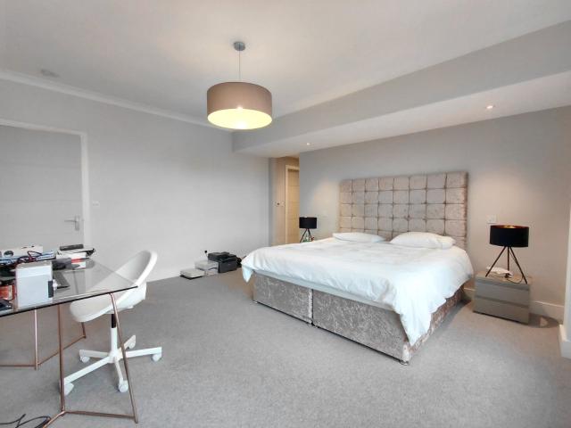 Apartment at Grove End Road, City of Westminster
