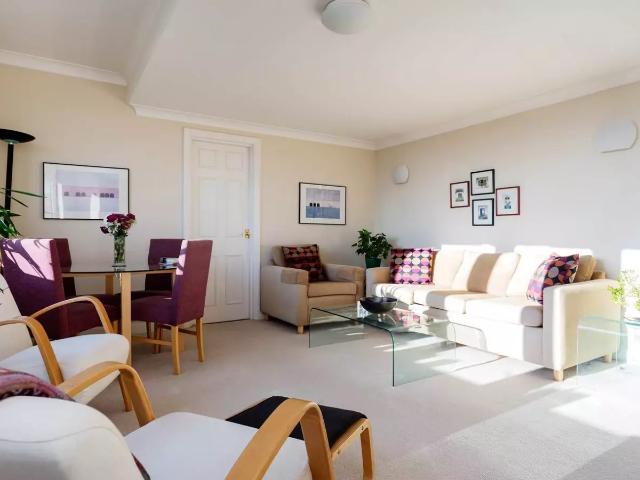 Apartment at Grove End Road, City of Westminster