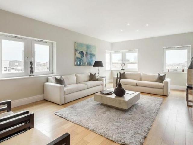 Apartment at Grove End Road, City of Westminster