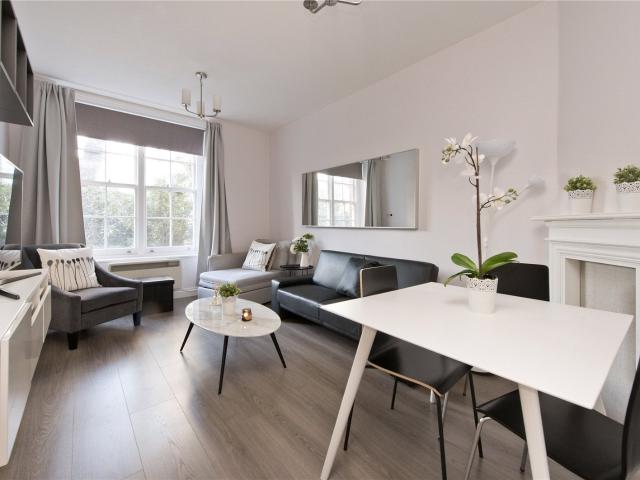 Apartment at Grove End Road, City of Westminster