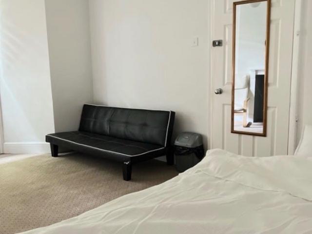 Apartment at Grove Park Terrace, Greater London