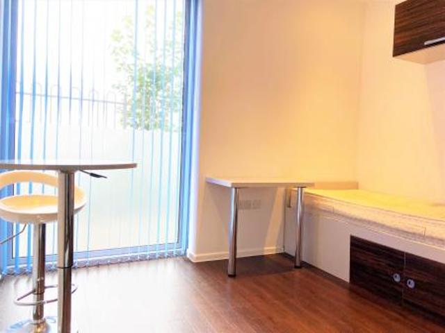 Apartment at Guildford Park Road, Guildford