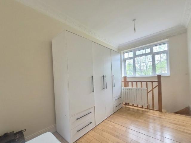 Apartment at Gunnersbury Avenue, Greater London