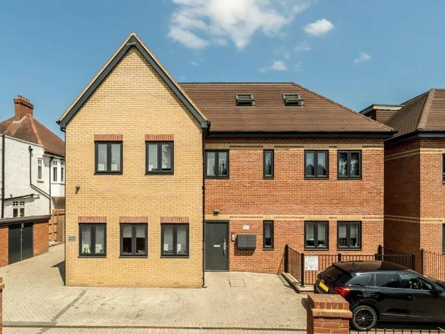 Apartment at Gunnersbury Avenue, Greater London