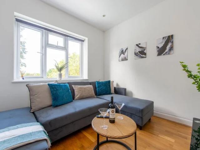 Apartment at Gunnersbury Avenue, Greater London