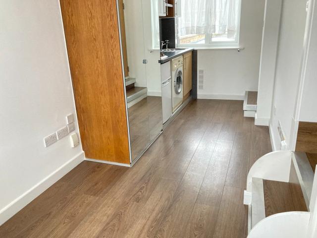 Apartment at Gunnersbury Lane, Greater London