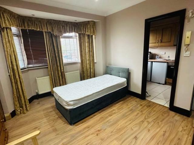 Apartment at Gunnersbury Lane, Greater London