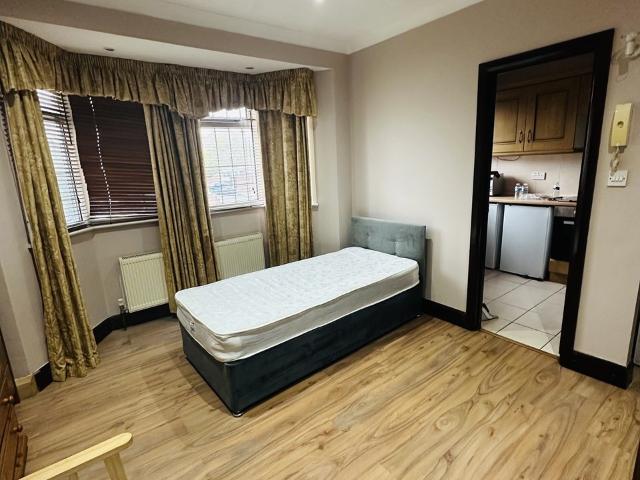 Apartment at Gunnersbury Lane, Greater London