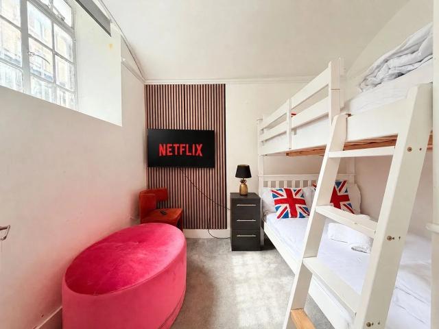 Apartment at Gunthorpe Street, Greater London