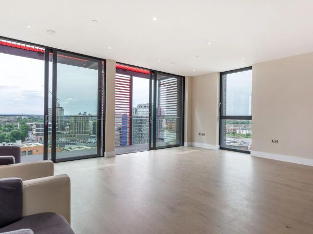 Apartment at Gwynne Road, Greater London