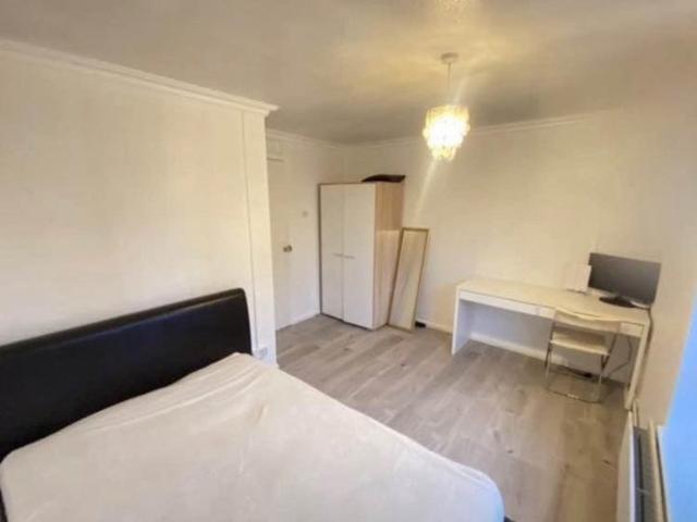 Room at Douglas Close, Greater London