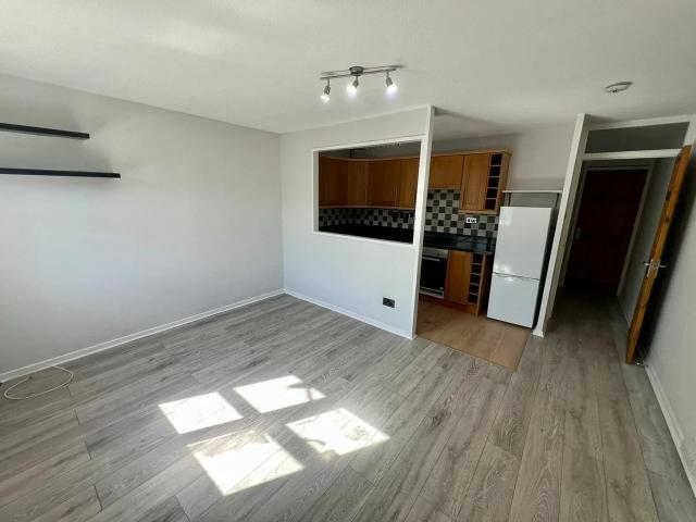 Apartment at Doveney Close, Greater London