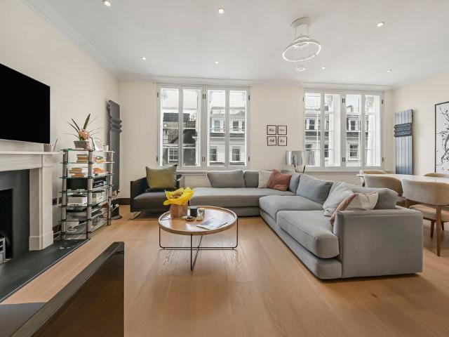 Apartment at Dover Street, City of Westminster