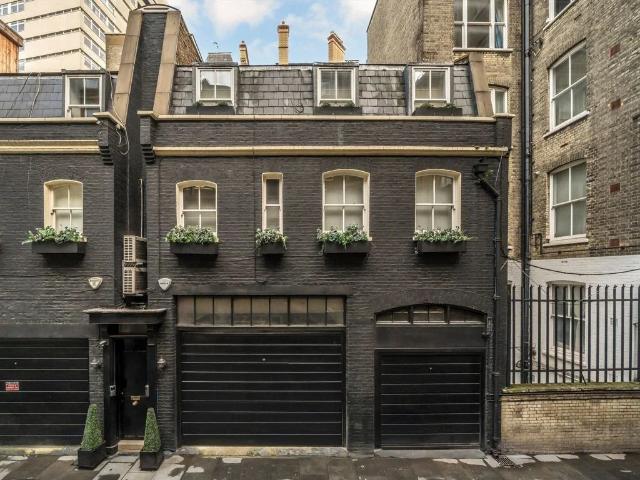 Apartment at Down Street Mews, City of Westminster