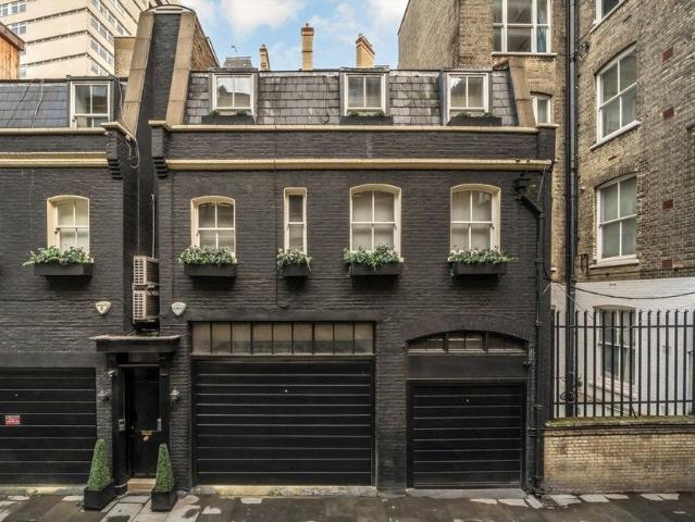 Apartment at Down Street Mews, London