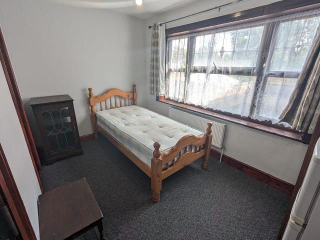 Room at Doyle Gardens, Greater London