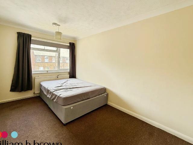 Apartment at Dock Road, Tilbury