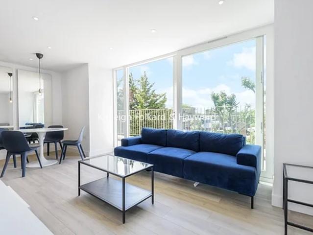Apartment at Dog Kennel Hill, Greater London