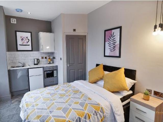 Room at Dogsthorpe Road, Peterborough