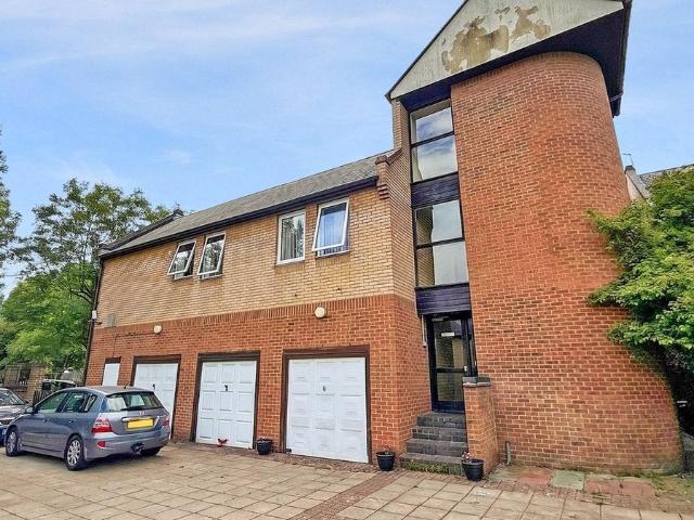 Apartment at Dolphin Close, Greater London