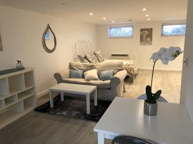 Apartment at Dolphin Road, Slough