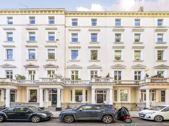 Apartment at Dolphin Square, City of Westminster