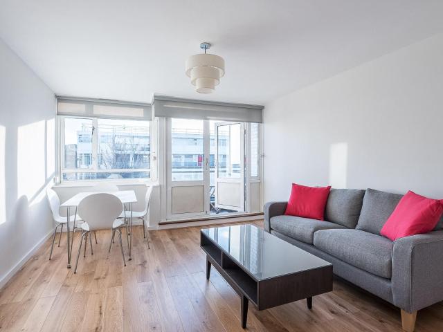 Apartment at Dolphin Square West, City of Westminster