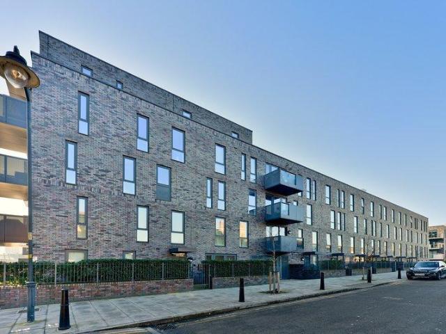 Apartment at Dongola Road, Greater London