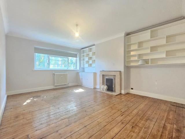 Apartment at Dorchester Court, Greater London