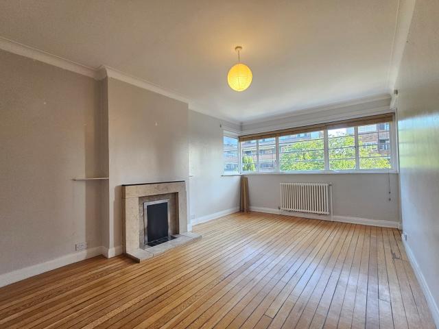 Apartment at Dorchester Court, Greater London
