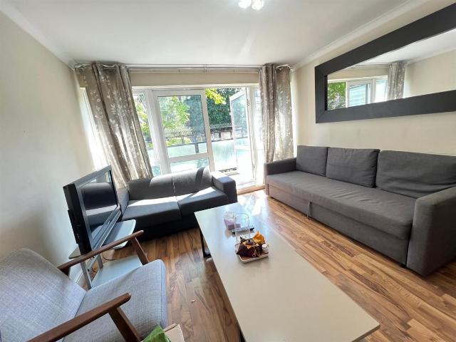 Apartment at Doric Way, Greater London