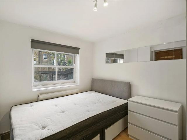 Apartment at Davenant Road, Greater London
