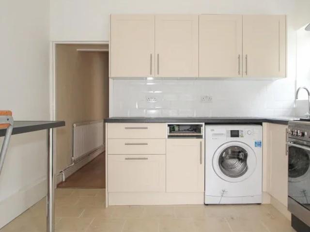 Apartment at Davenport Road, Greater London