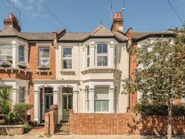 Apartment at Davisville Road, Greater London
