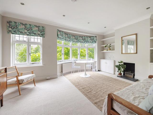 Apartment at Dalgarno Gardens, Greater London
