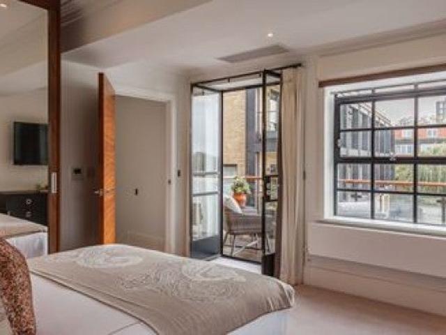 Apartment at Dalgarno Way, Greater London