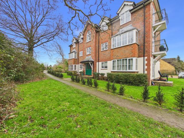 Apartment at Danes Gardens, Cookham Rise