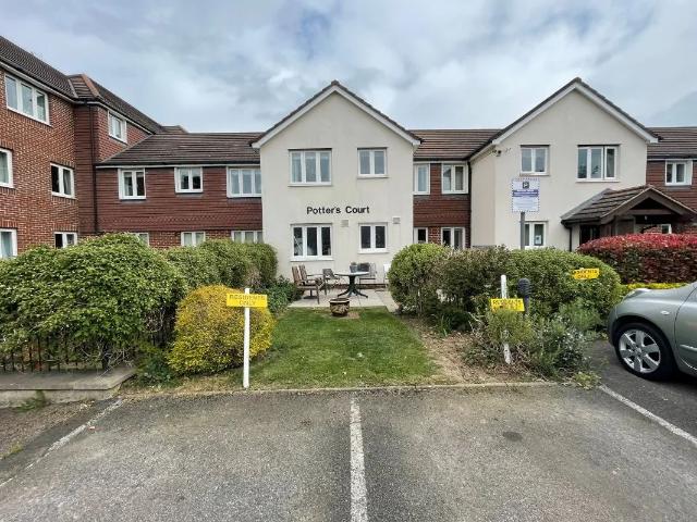 Apartment at Darkes Lane, Hertsmere