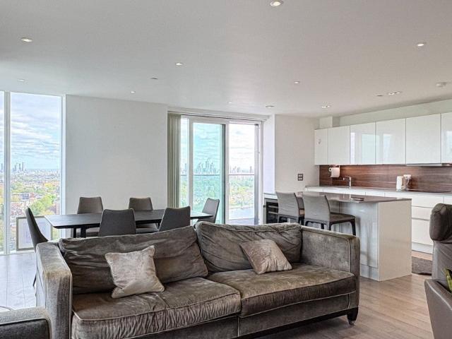 Apartment at Devan Grove, Greater London