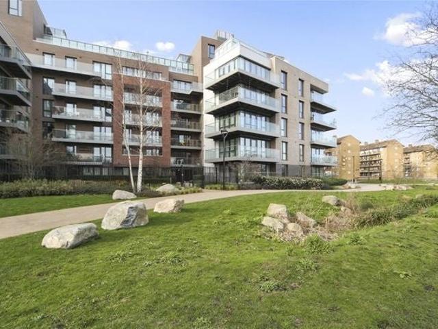 Apartment at Devan Grove, Greater London