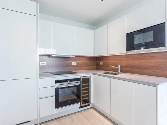Apartment at Devan Grove, Greater London