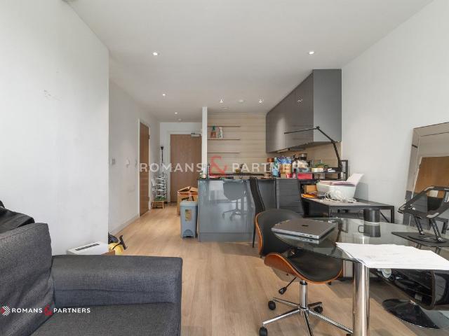 Apartment at Devan Grove, Greater London