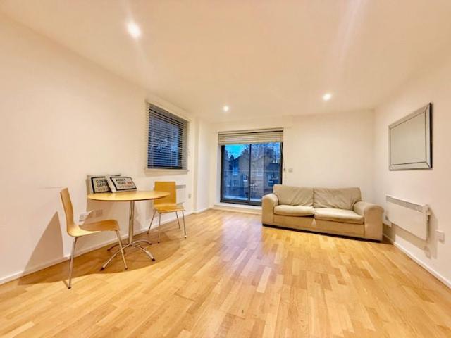 Apartment at Devonport Street, Greater London