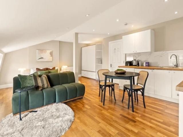 Apartment at Devonshire Terrace, City of Westminster