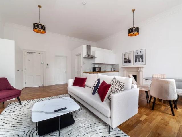 Apartment at Devonshire Terrace, City of Westminster