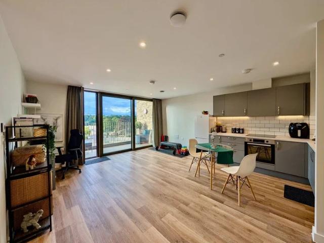 Apartment at Devonshire Avenue, Woking