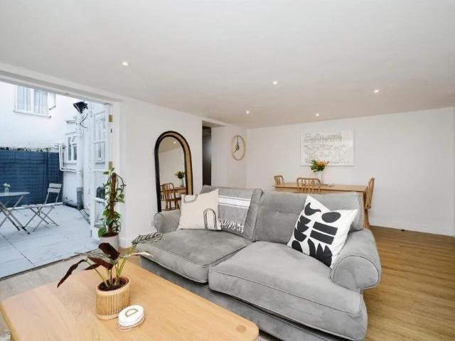 Apartment at Devonshire Place, Brighton