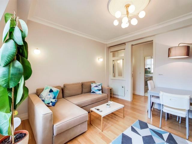 Apartment at Devonshire Street, City of Westminster