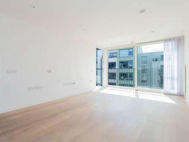 Apartment at De Beauvoir Crescent, Greater London