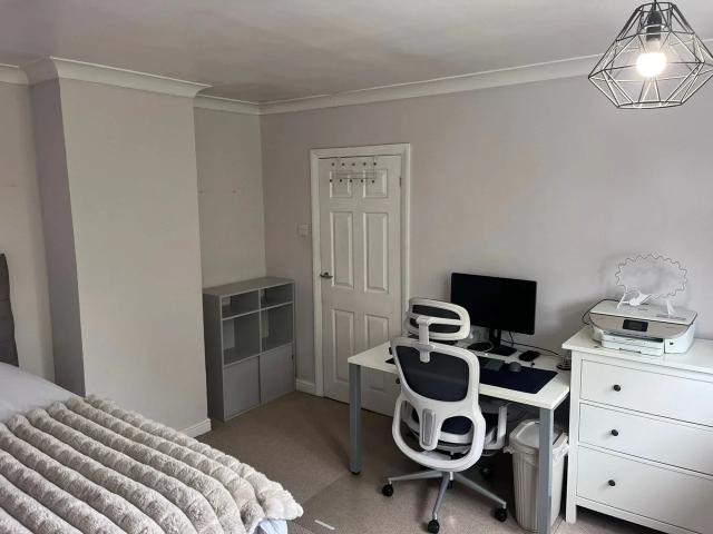 Apartment at De Havilland Way, Borough of Spelthorne